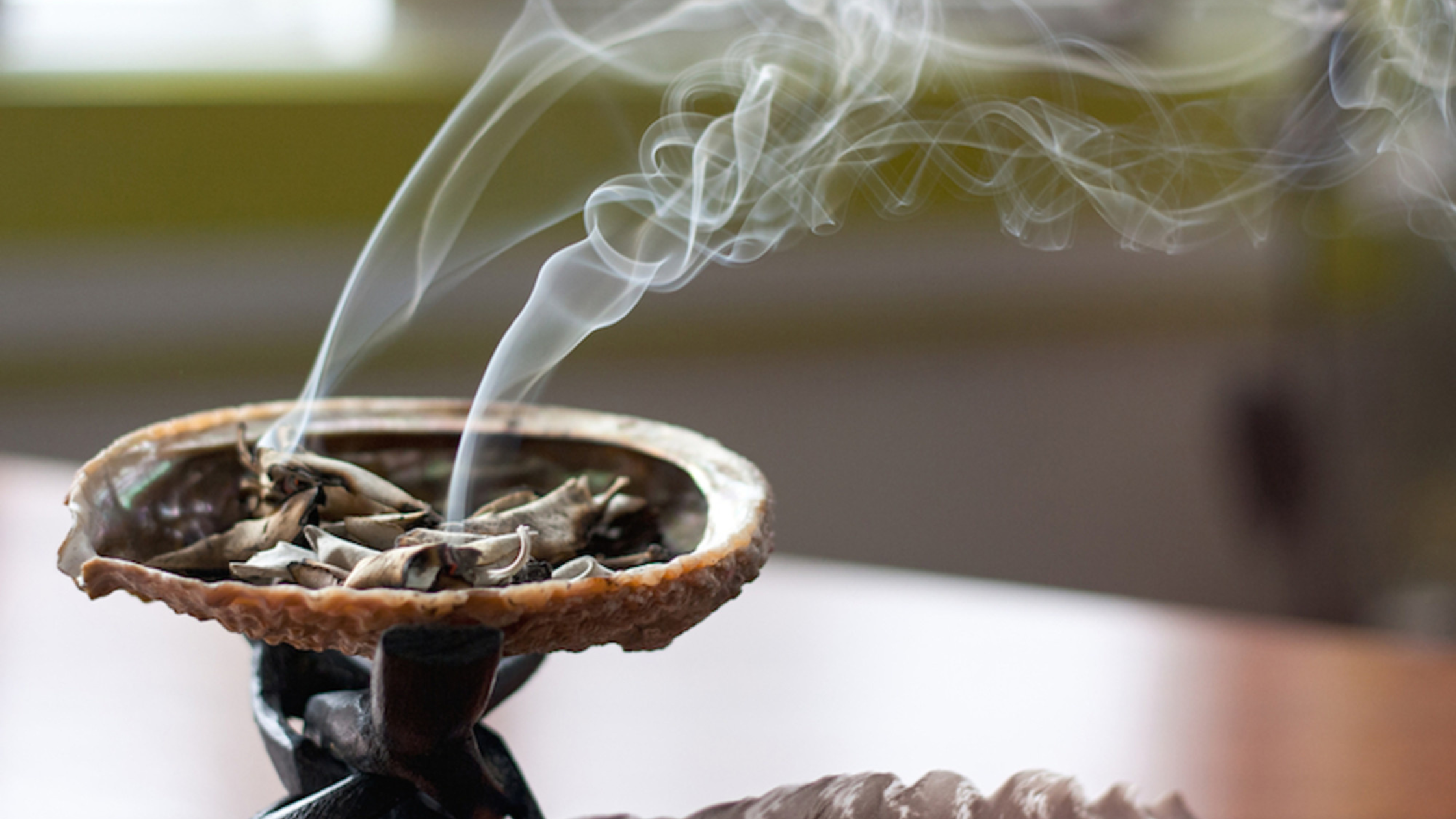 How to Smudge- An Informative Guide to the Art of Smudging - Astrodhan
